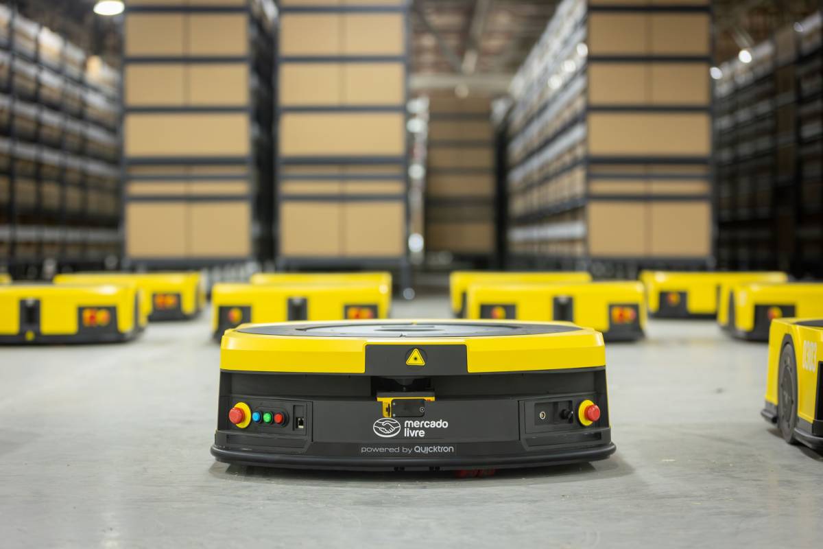 Mercado Libre implementa sistema inédito de robots en operación ...