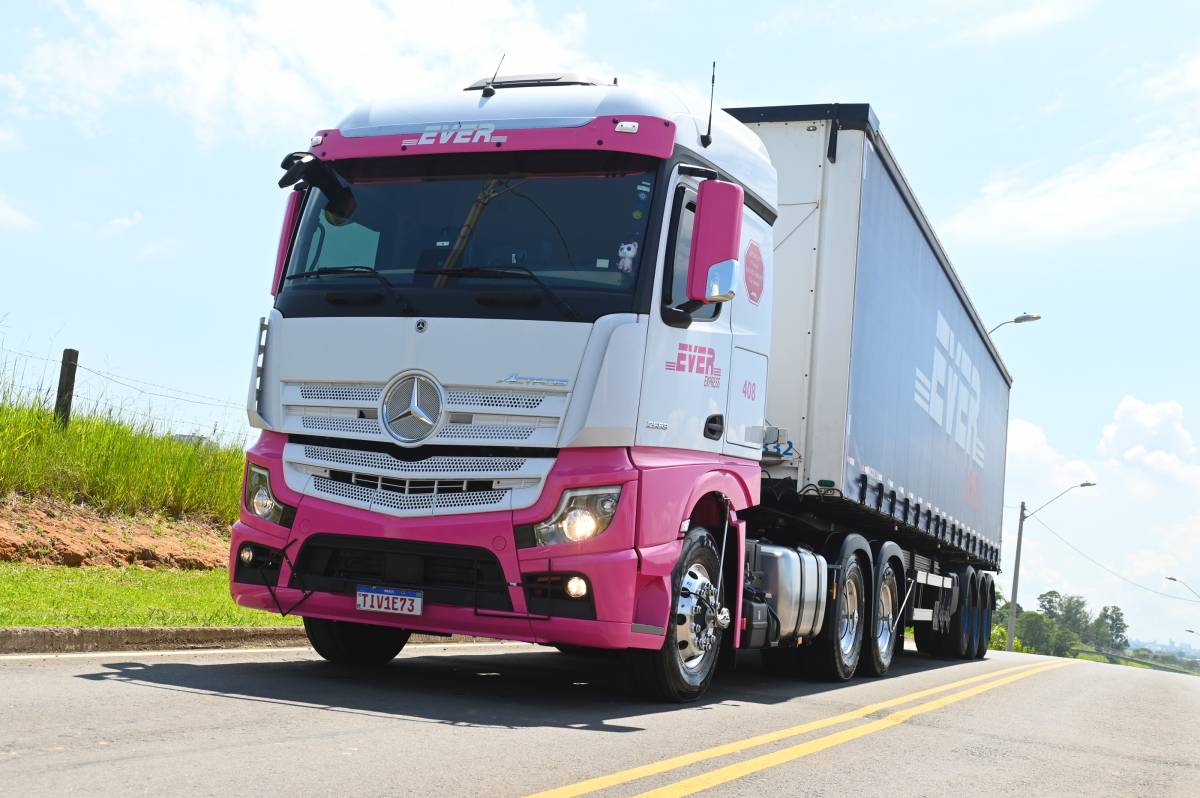 Actros “Estrela Delas” entra em operação na Ever Express como parte do ...